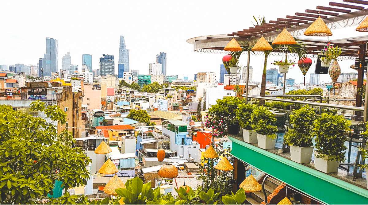 Bui Vien street - A guide to the backpacker street of Ho Chi Minh City