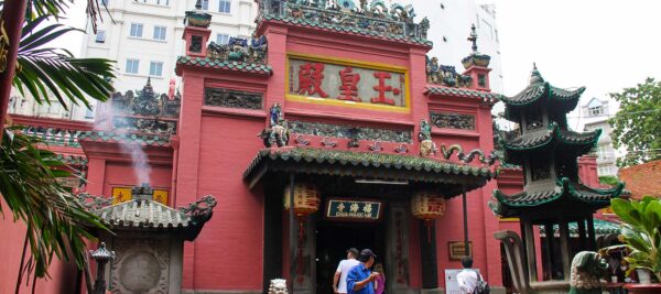 Jade Emperor Pagoda - A Local Guide 2026