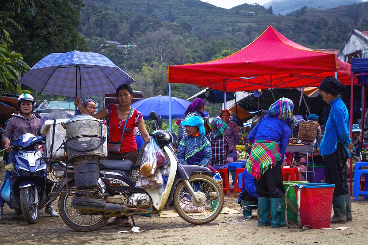 Sin Cheng Market - A Travel Guide from Sapa [2026]